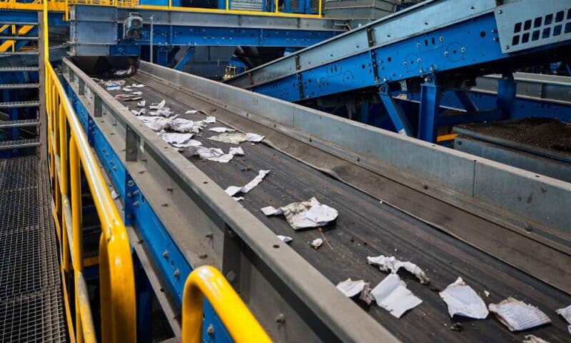 Differences Between Open and Closed Conveyor Belts